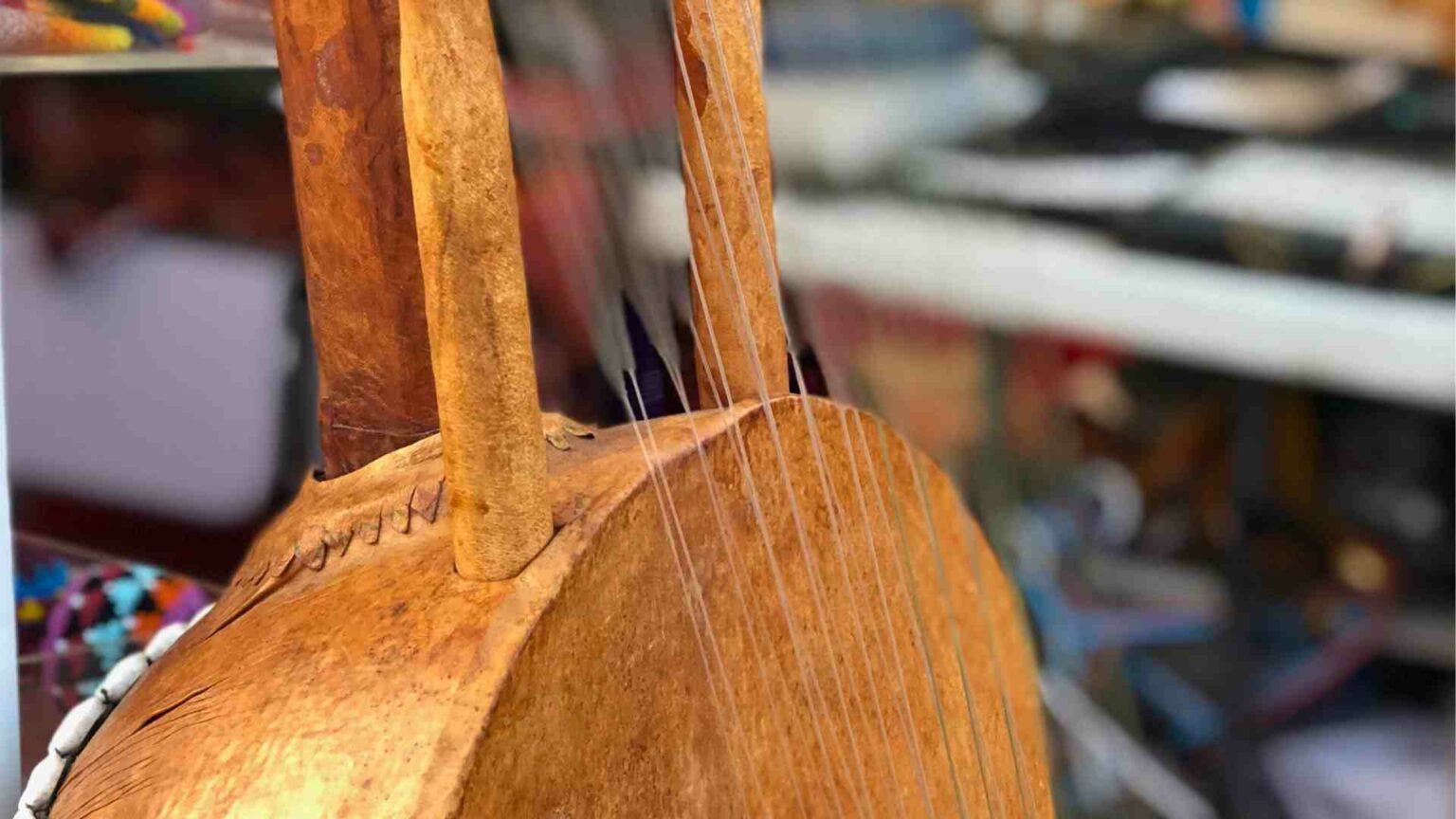 La Kora, les Merveilles de l'Instrument à Cordes Enchanté