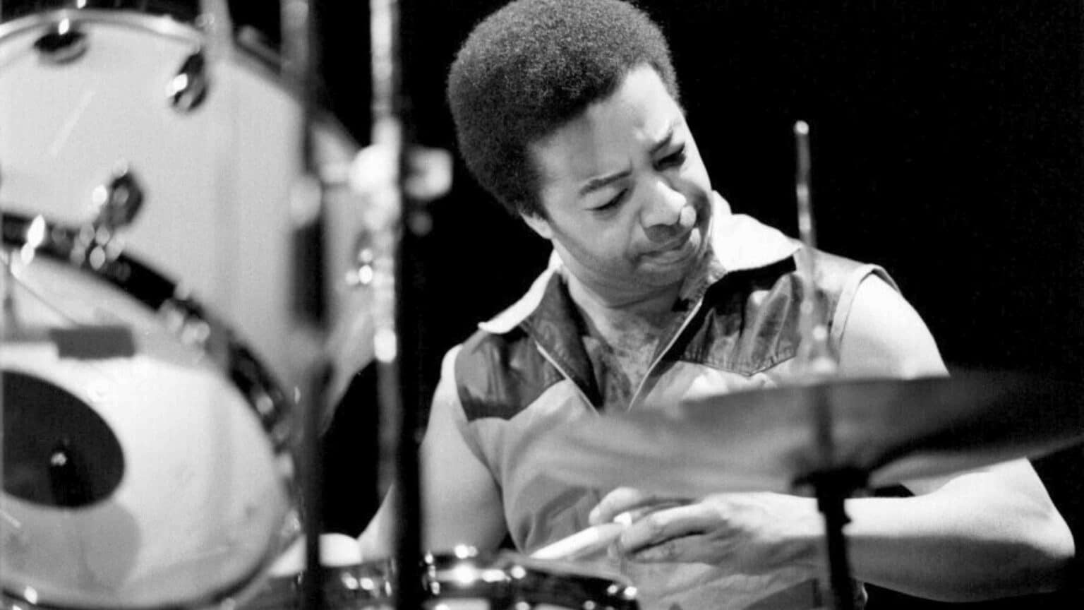 Biographie de Tony Williams + 1 Cours de Batterie Offert